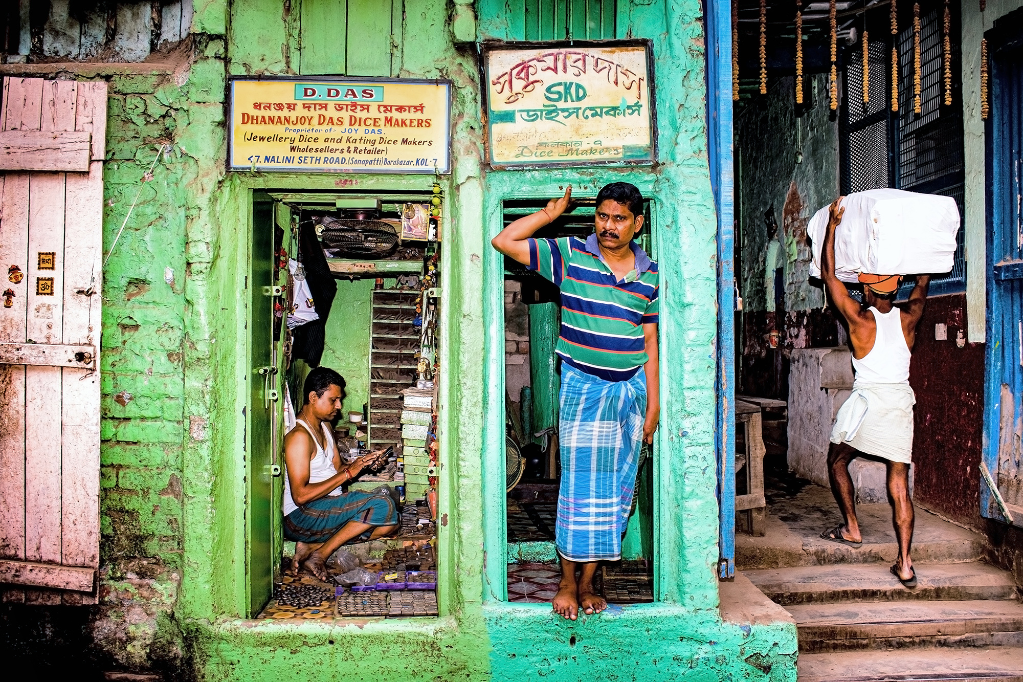 Shubhodeep Roy The Migrant Workers of India - Artdoc Photography Magazine Inspiration